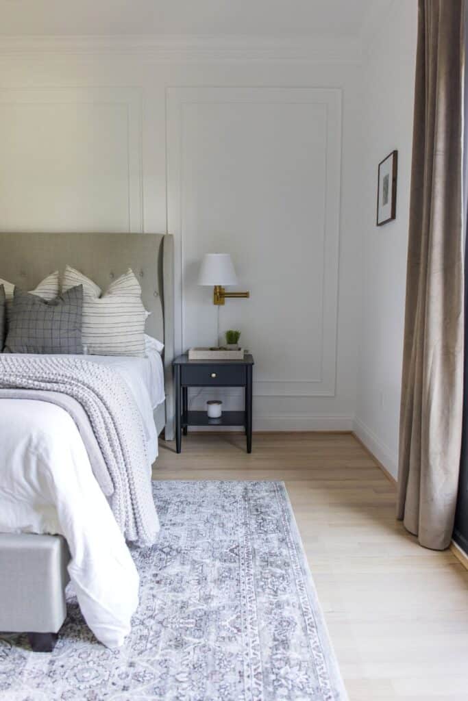 The Best Rug Size for a Queen Bed - Arched Manor